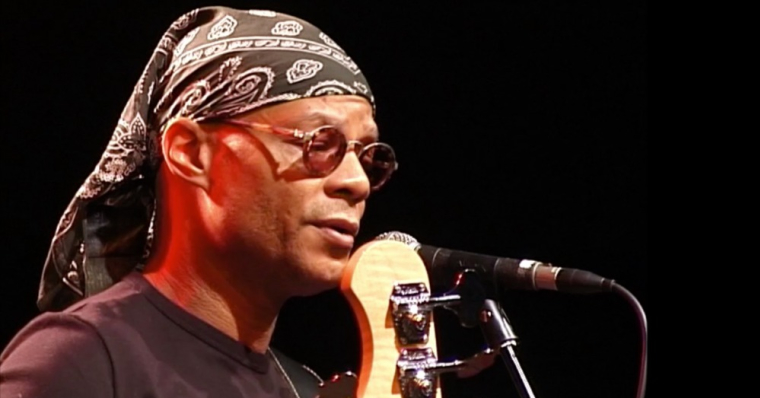 Fernando Saunders - Tick Tock (Live)